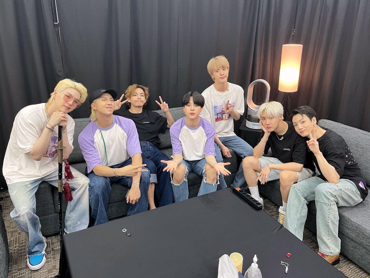 "Butter" fica em 1° no Hot 100 da Billboard por 3 semanas consecutivas ...