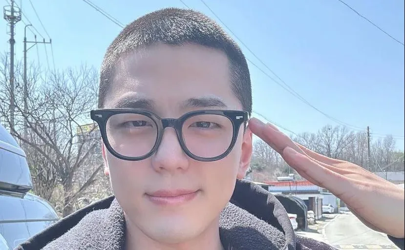 Ator Kim Min Kyu se alista as forças armadas - Asia ON Ator Kim Min Kyu se alista as forças armadas - Asia ON